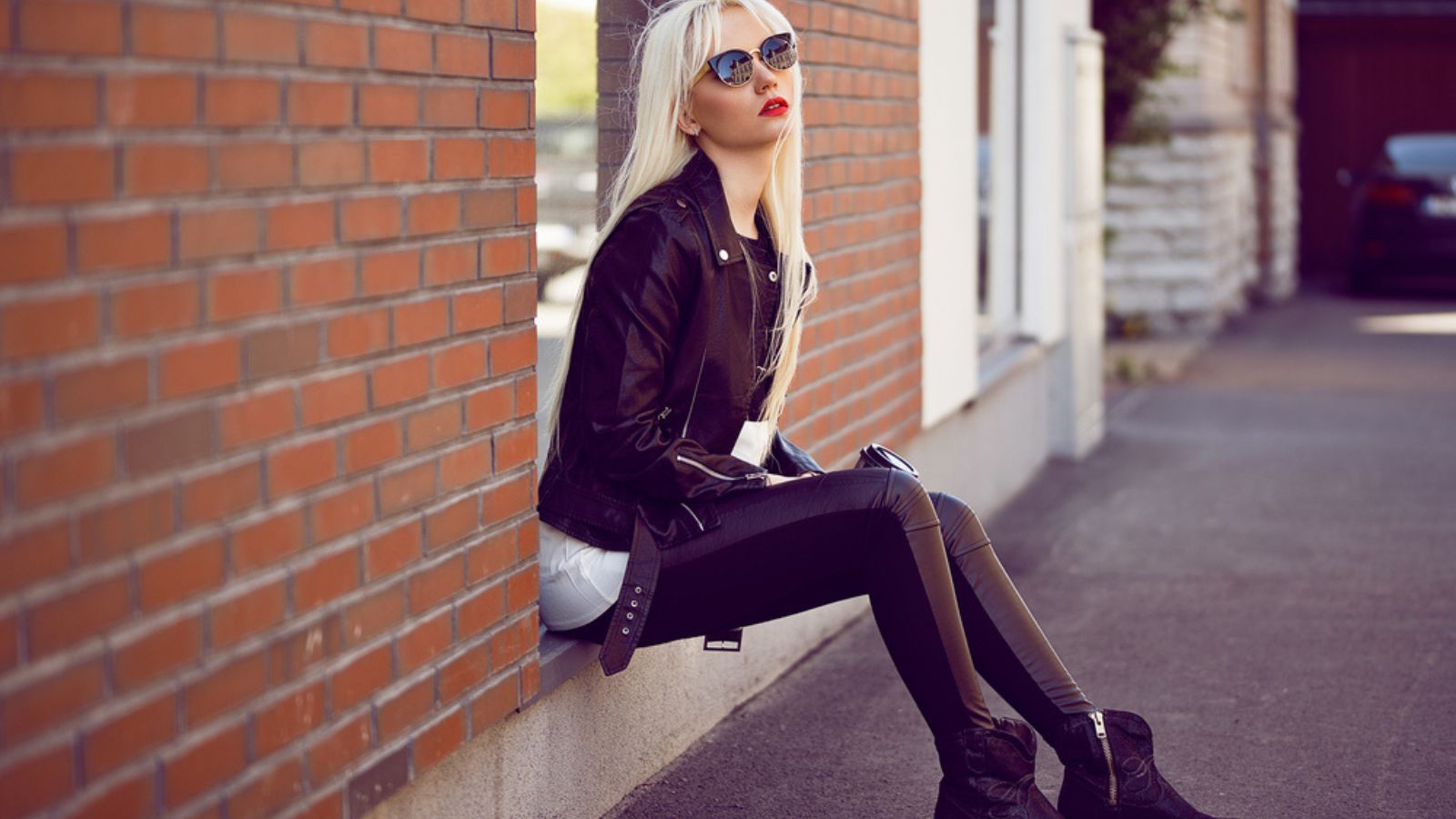 15 Jobs People Think Are Glamorous, But Are Actually Highly Stressful